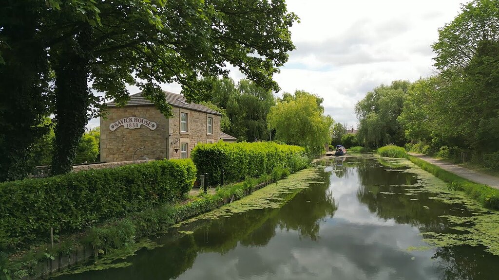 My canal walk, from beauty, to industry, to graffiti, and home again ...