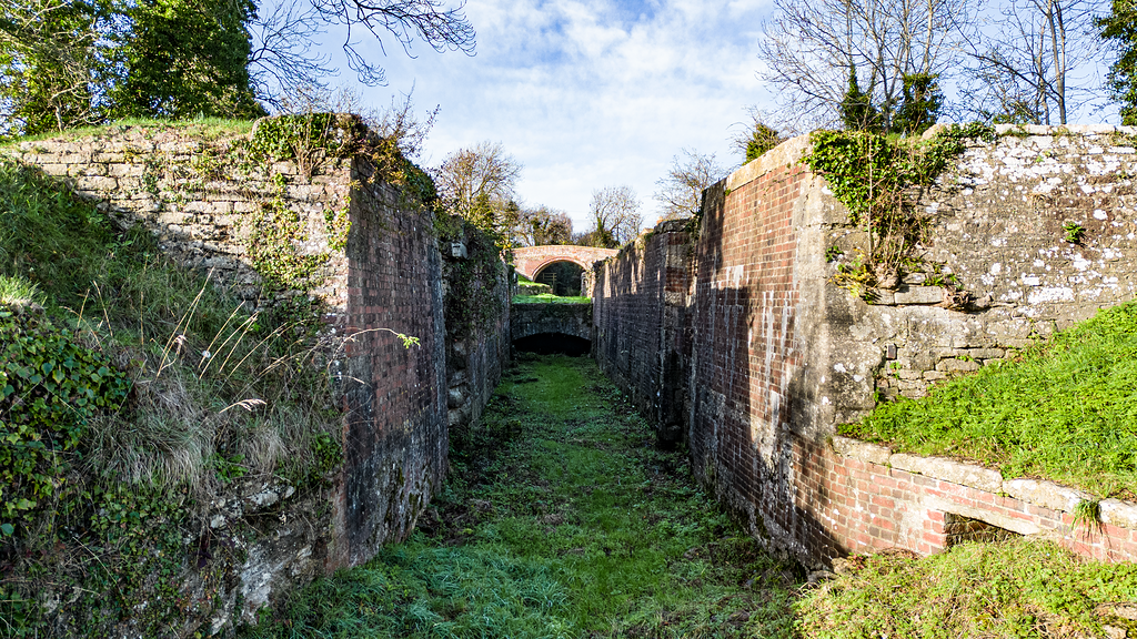 Siddington Canal Locks & Bridge - Added to Rivers and Canals in South ...