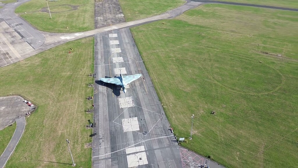 Vulcan Bomber XH558 - Now a sad & lonely sight - Videos by Drone - Grey ...