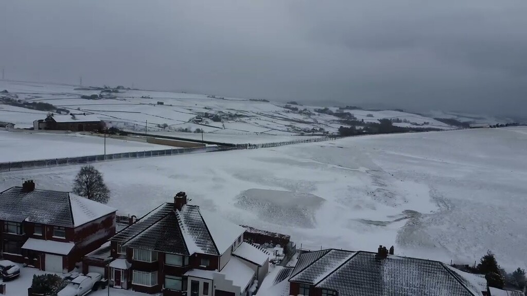 Snow fall in Oldham today 5/1/25 - Videos by Drone - Grey Arrows Drone ...