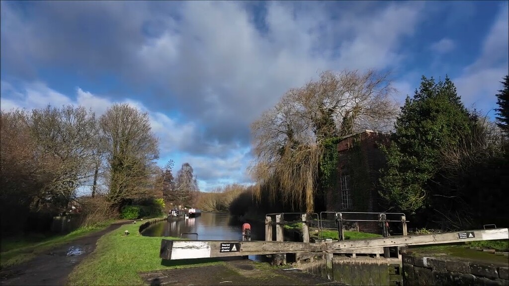 Grand Union Canal at Dudswell - Pocket 3 - Non-drone Photos & Video ...