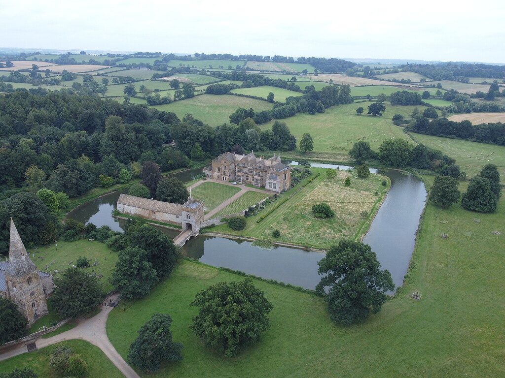Broughton Castle - Added to Castles and Fortifications in South East ...