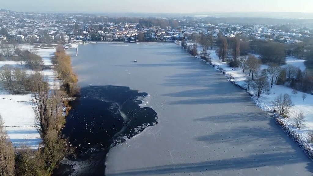Frozen lake - Danson Boating Lake, Bexleyheath SE London - Videos by ...