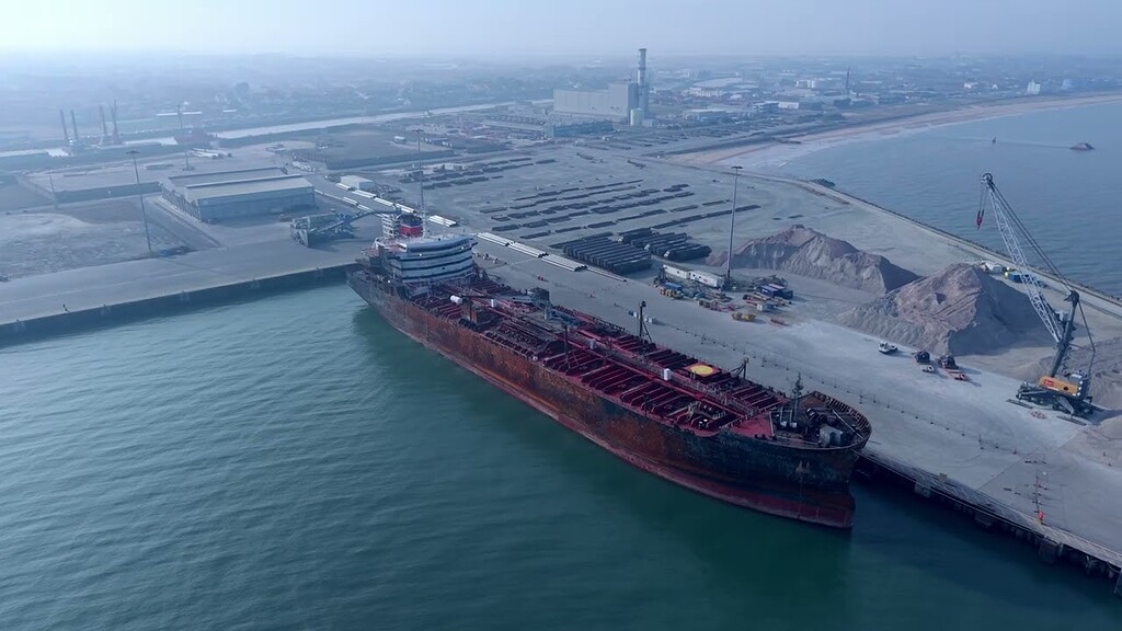 MV Stena Immaculate in Great Yarmouth Outer Harbour after collision at ...